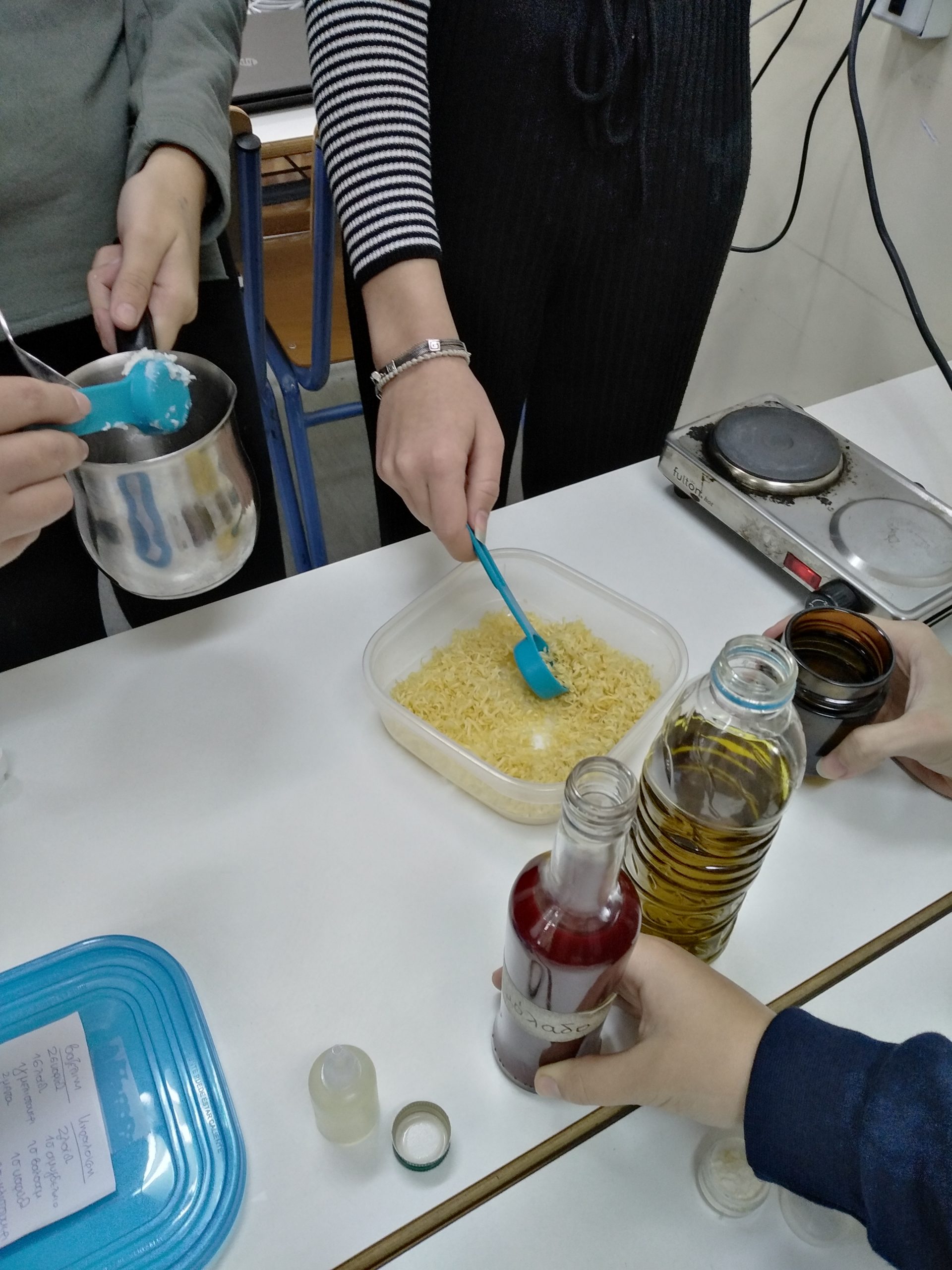 Παρασκευή για Χριστουγεννιάτικο bazaar: Κηραλοιφή με μαστίχα – “Ειμ’ η ...