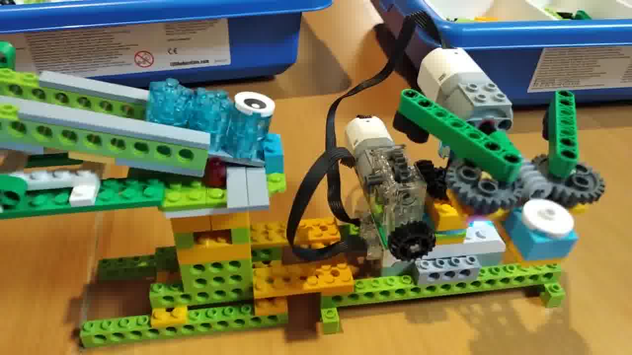 Lego Wedo2 – Grab and lift (δαγκάνα) – Τ.Π.Ε. με μια κυρία των Υπολογιστών